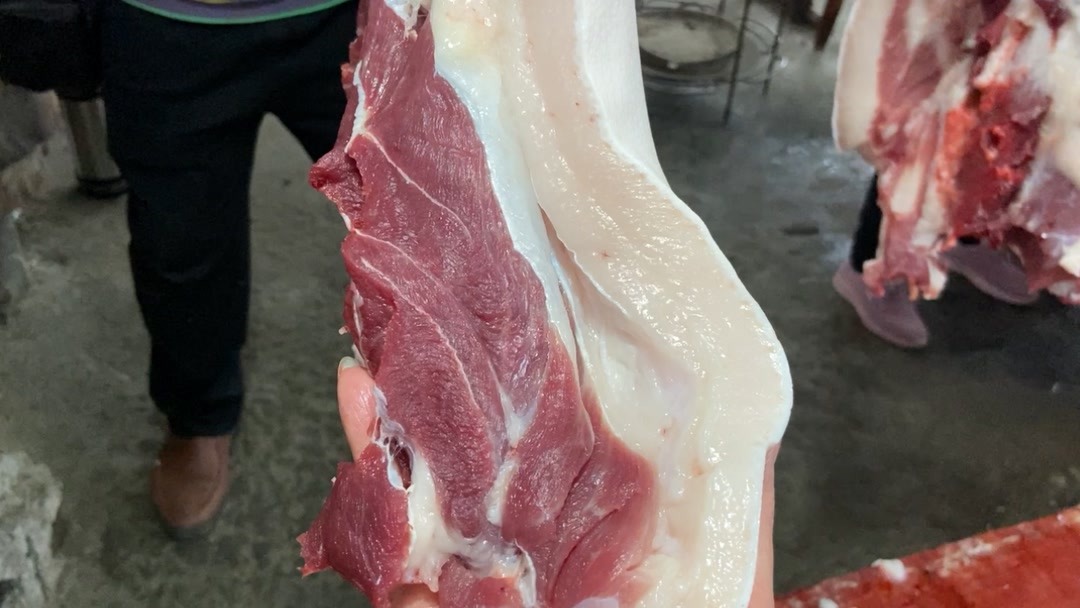 农村猪肉18块一斤,排骨多少呢?一起去看看