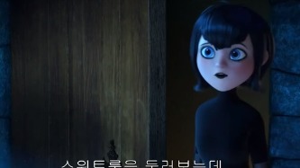 吸血鬼德古拉爱上人类女孩,甘愿为她赴汤蹈火,却被女孩数次...