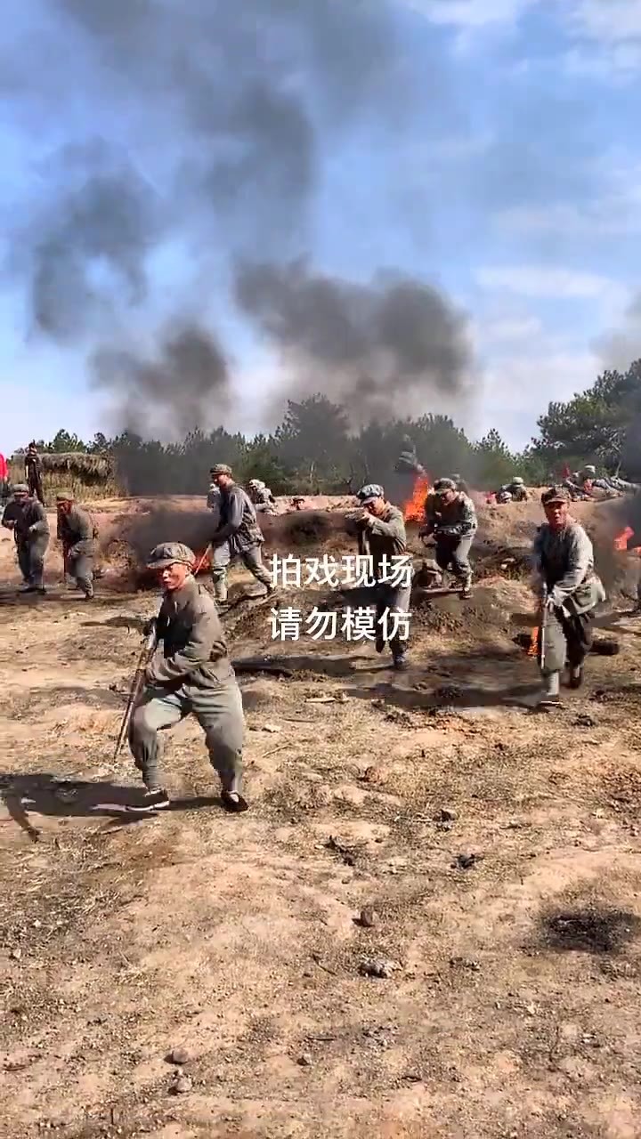 拍戏现场,战争画面看着好真实请勿模仿都是...