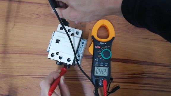 如何用万用表判断接触器的好坏呢?老电工教你一招,准确率99%…