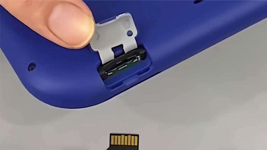 官方教你,怎么给SwitchLite插入取出内存卡