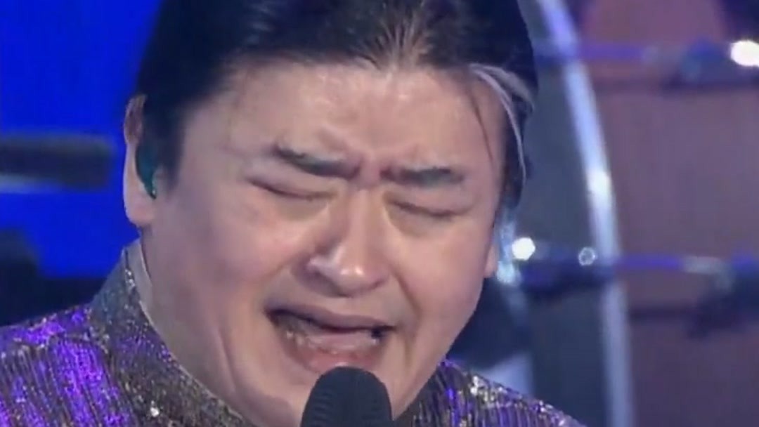 刘欢《弯弯的月亮》,歌声嘹亮,悦耳动听丨群星演唱会