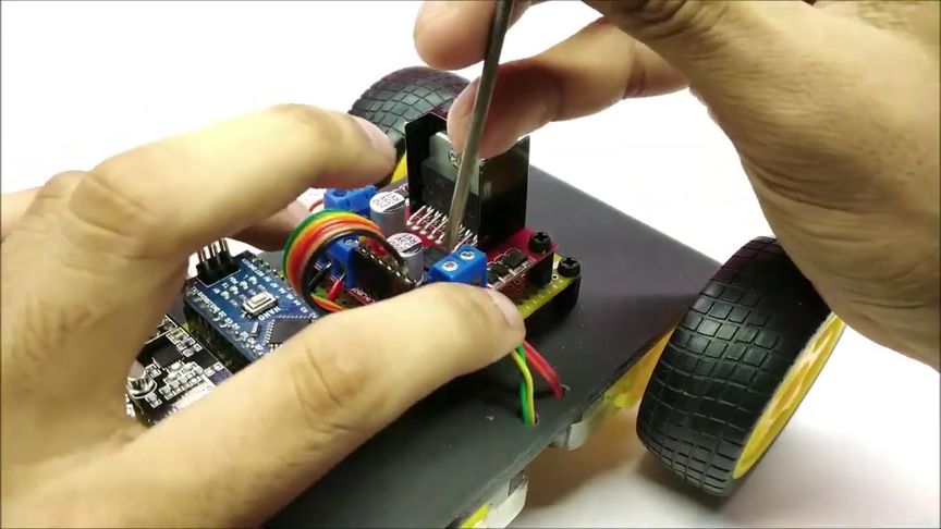 用arduino制作一辆遥控车,发射接收都是arduino的哦!值得学习!