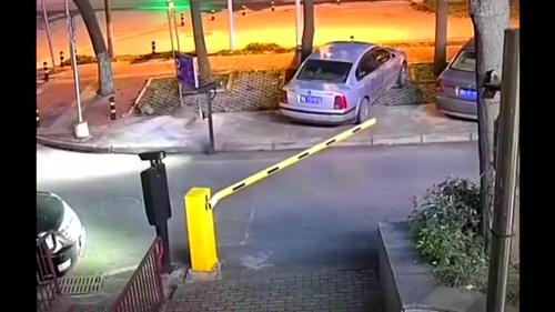 请问这是非机动车道吗?怎么看着像非机动车道啊?[惊呆]