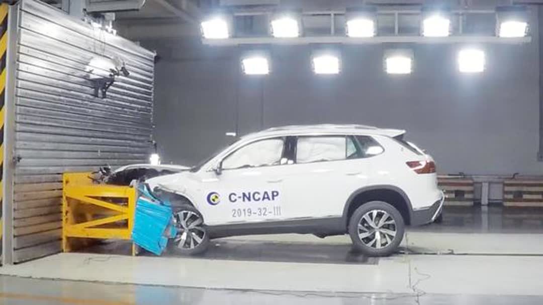 看看大众探岳以64公里时速正面40%偏置碰撞后会发生什么?