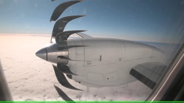 为何从飞机上看螺旋桨像断掉一样?