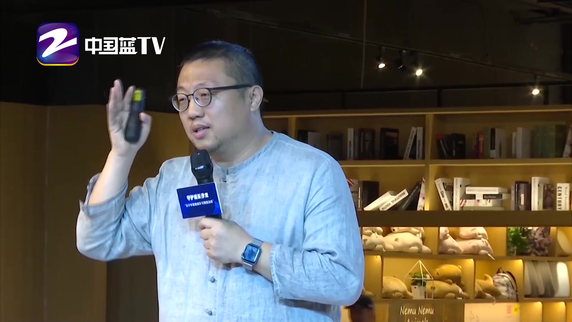 如何让孩子不再沉迷网络游戏?父母有的效陪伴和正确的家庭教育