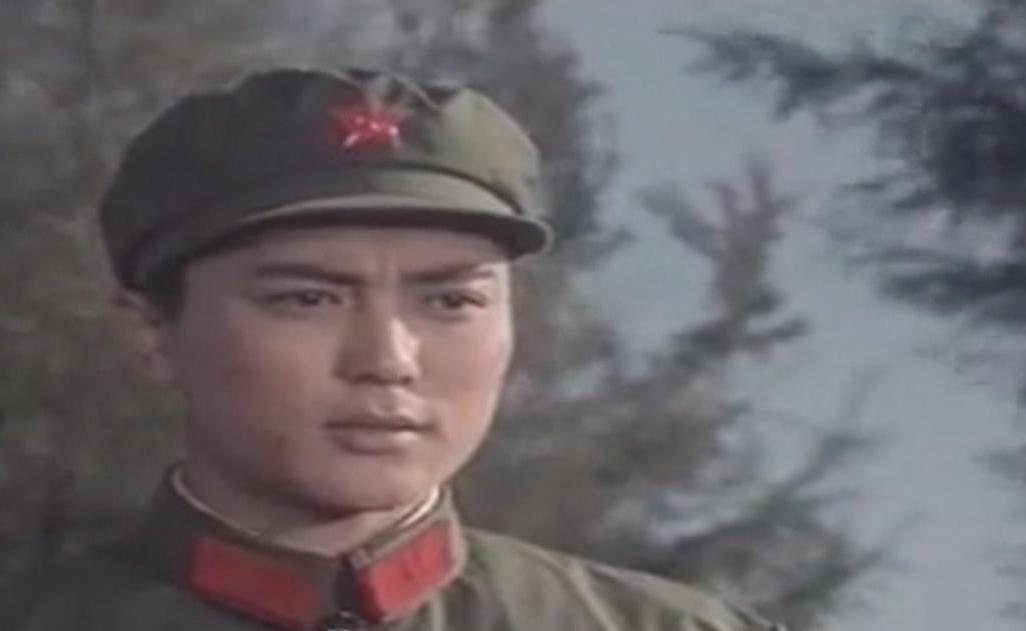 怀旧影视金曲 1982年老电影《白桦林中的哨所》插曲《等待我归来的...
