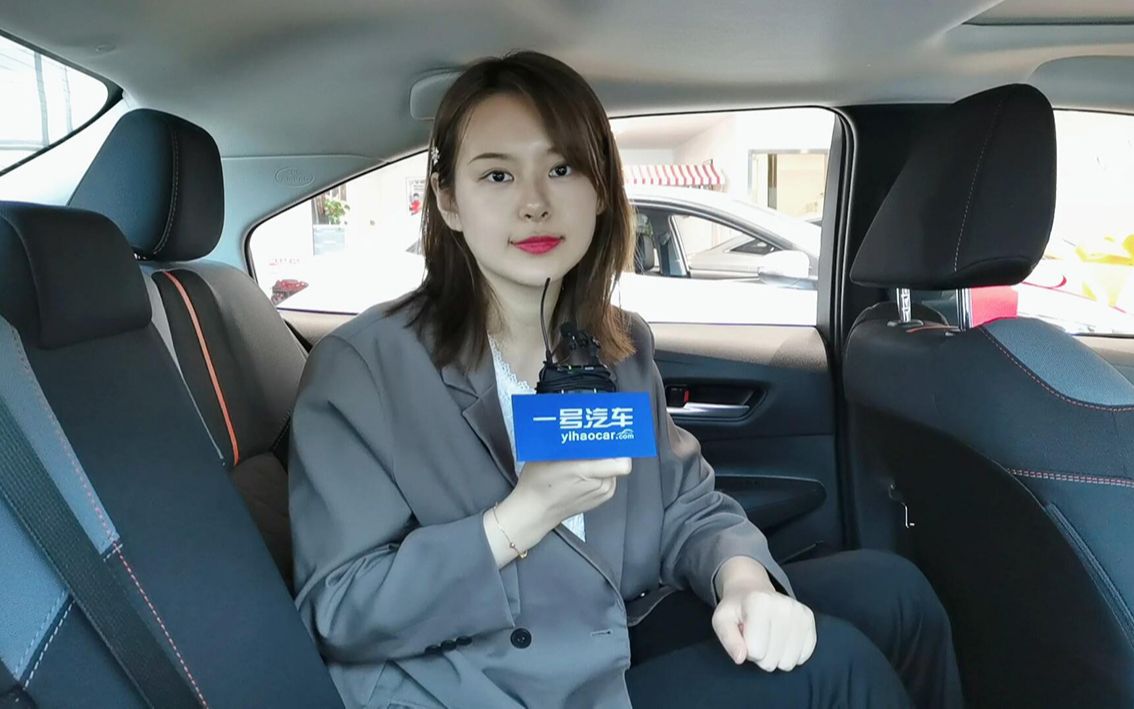 实拍丰田卡罗拉后排空间表现