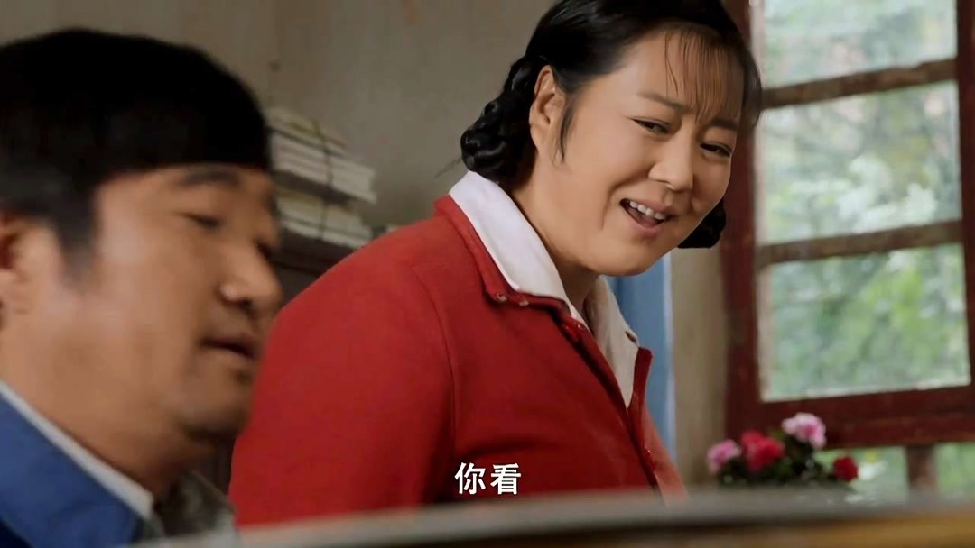 丈夫收到女子的信,妻子嘴上说不看心里却挠痒痒,这神情太搞笑!