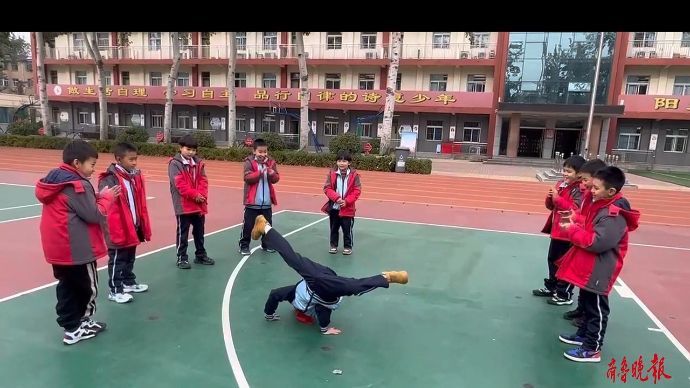 果然视频|每个孩子都是C位,看小学生们玩转课间