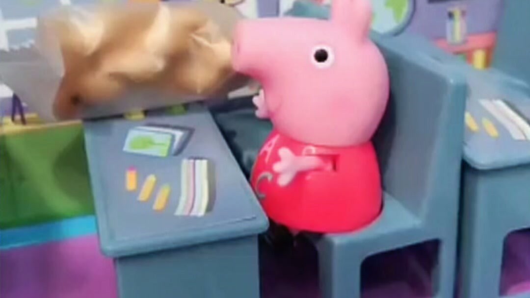 小猪佩奇在教室