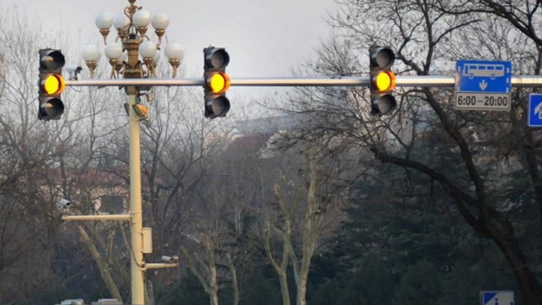 交警提醒:实施"闯黄灯"新规定!做错直接扣6分,不要钻空子