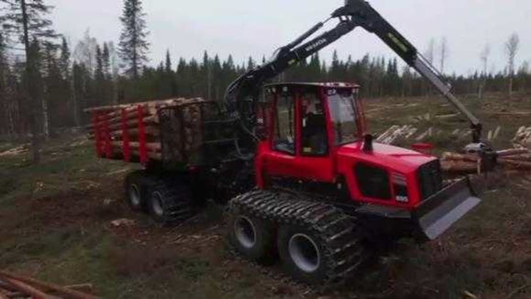 小松KOMATSU895林业木材集运车,可安装履带的轮胎,悬浮式驾驶室