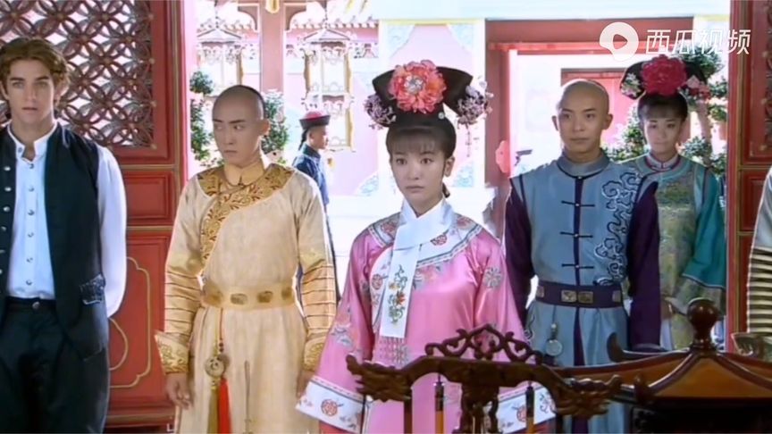 新还珠格格小燕子背诗太幽默了,五阿哥练剑法交燕子学诗