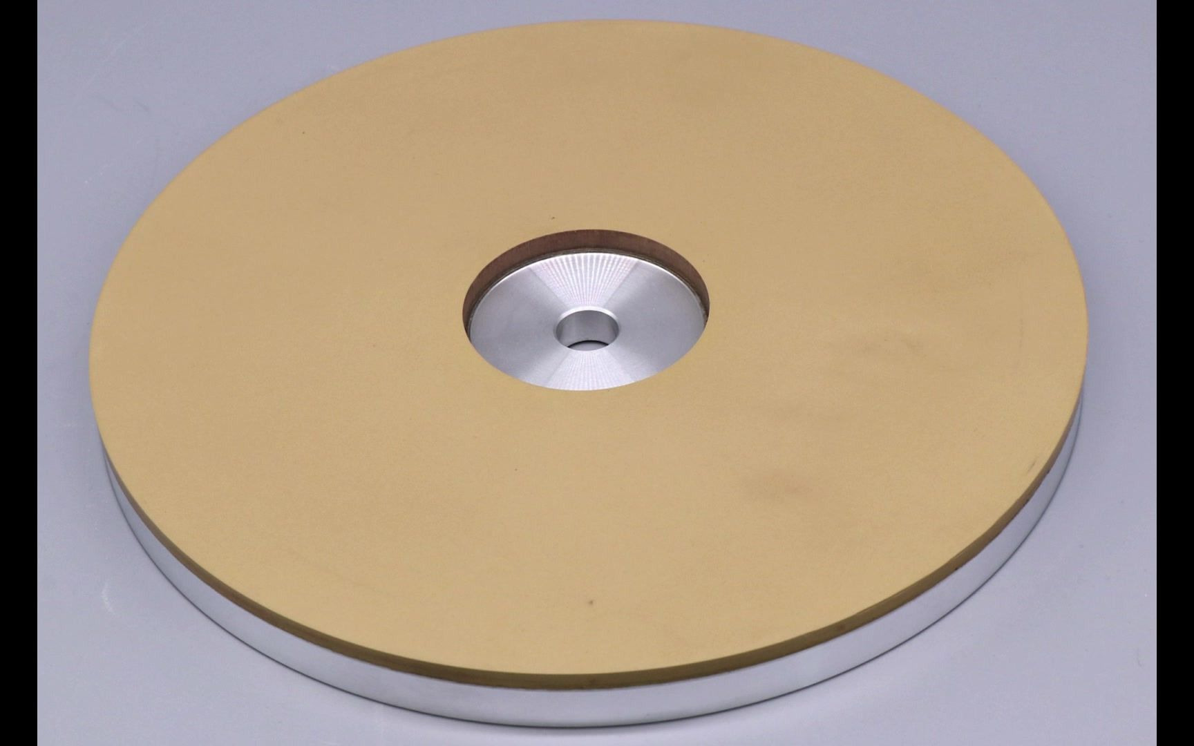 用于加工宝石的金刚石磨盘