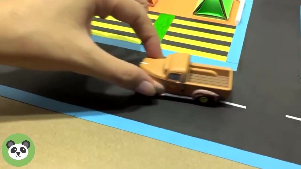 赛车总动员闪电麦昆找到合适的停车位