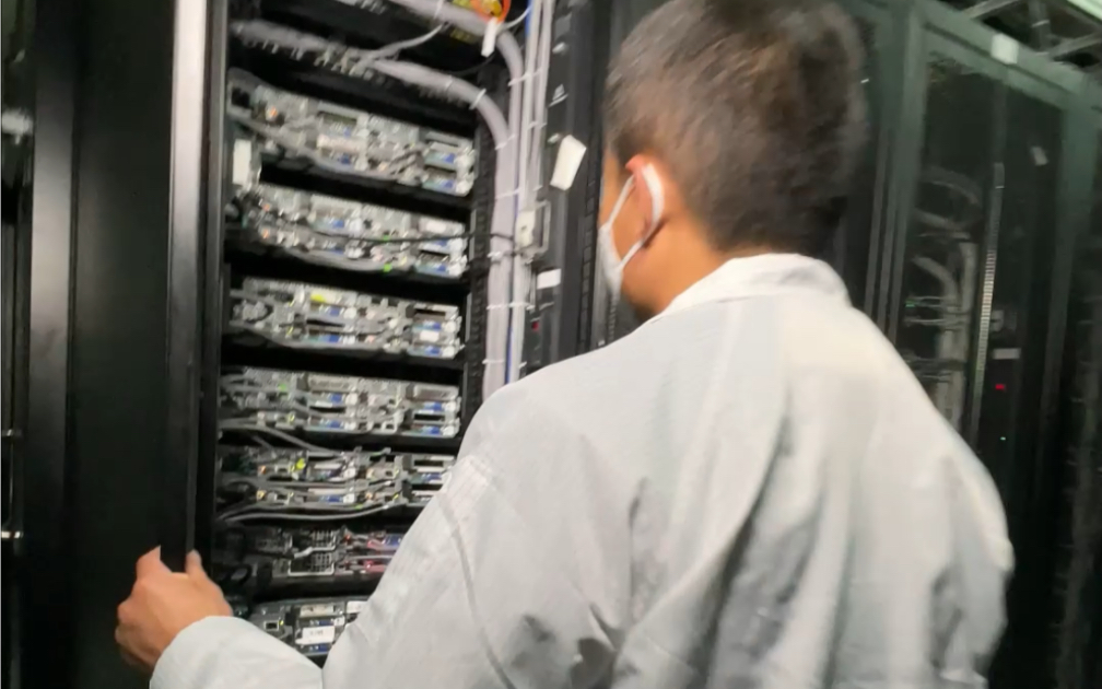 租用托管服务器记得找我ߘ�今天目标20个服务器机柜