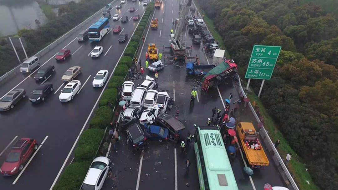 马路杀手竟敢在高速公路上逆向行驶,引发事故,造成严重后果!