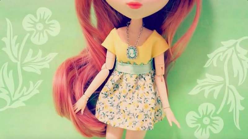 DIY迷你连衣裙,自己动手给芭比娃娃做衣服之小花短裙制作方法