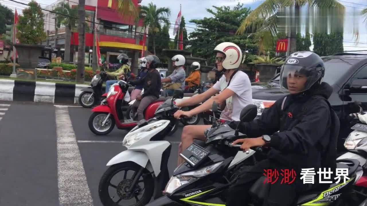 中国人到印尼,实拍当地高速公路,看看路况如何?跟...