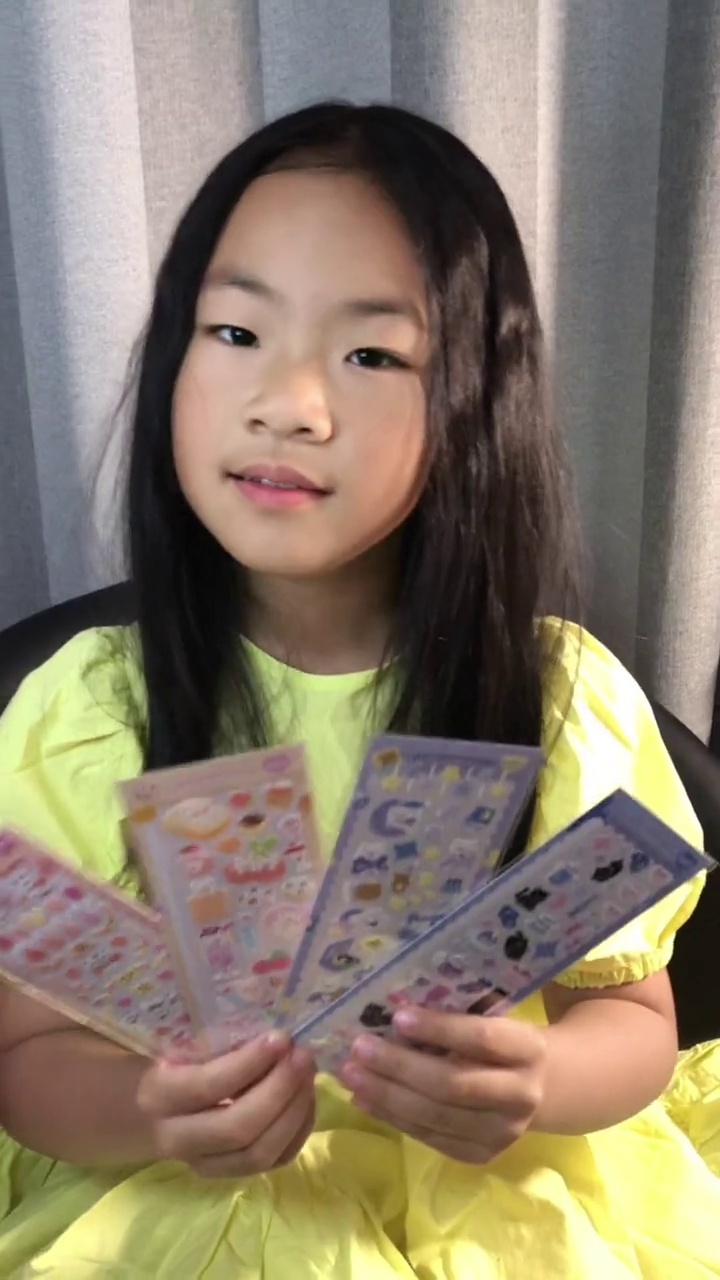 天气太热了,不出门了,在家做咕卡吧 咕卡咕盘咕卡贴纸小学生咕卡咕盘...