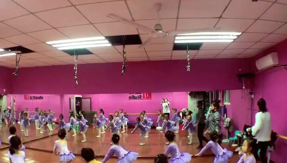 可爱的小精灵,环保歌曲多多支持,动作简单,宝贝们学的很快#儿童舞蹈