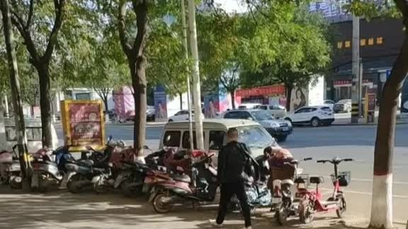 最近都把电动车锁好快过年了贼出没了