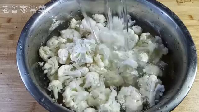 我家经常这么炒菜花,简单好做,大人小孩都爱吃,家常做法最可口