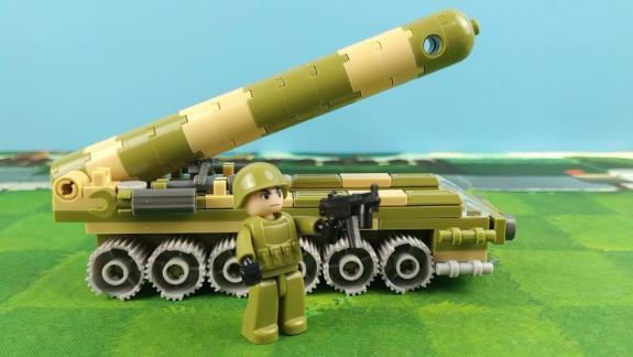 白杨M洲际导弹模型拼装,这样霸气的军事装备模型酷吗?