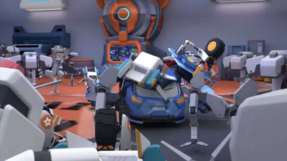 警车联盟:小治太惨了,被一大帮机械怪物围堵,小治快反击啊!