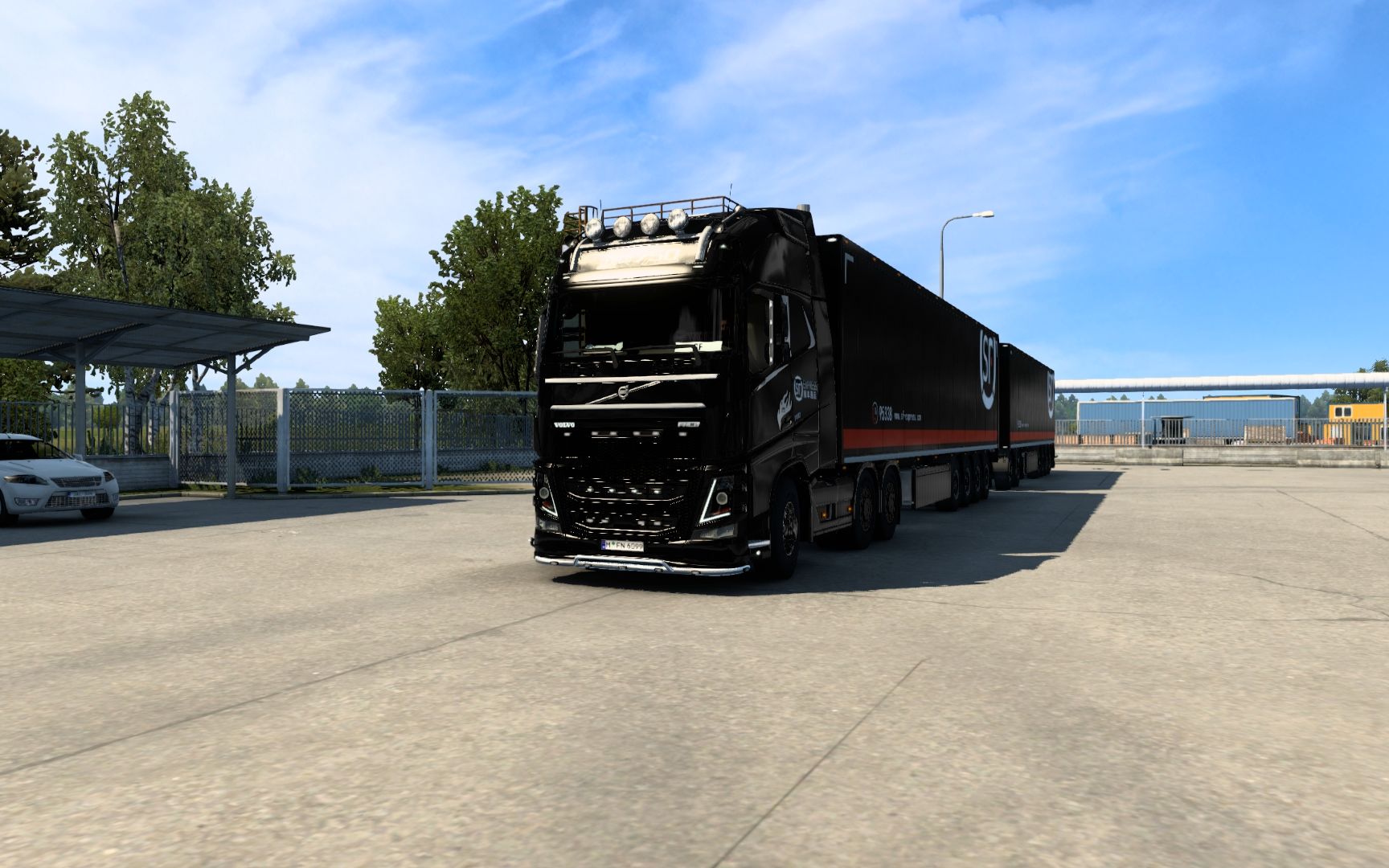 欧洲卡车模拟2:2000匹马力的超长双拖挂,差点开没油了,太惊险了。