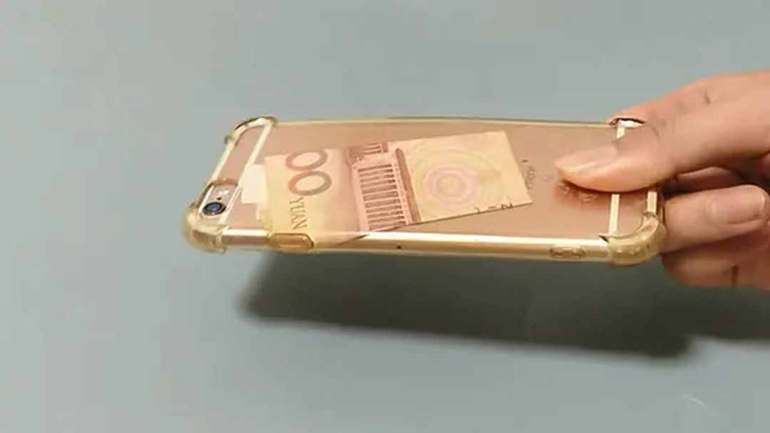 不管什么牌子的手机,手机壳后面都要放一张钞票,涨知识了