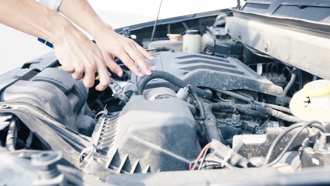 老司机教你换车上这个配件,自己动手能省一百多,不怕你学不会