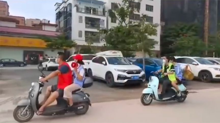 普通话、粤语、客家话轮番上阵!广州防疫人员3种语言喊话测核酸