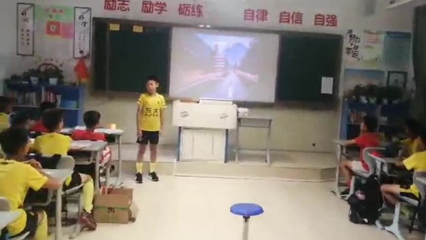 #可爱的学生 #记录校园生活 #快乐学习 班级活动#足球少年
