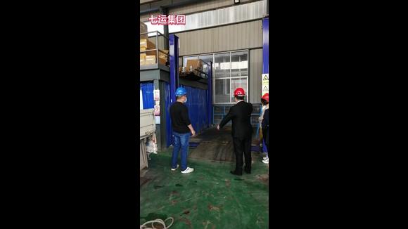 客户来老厂考察汽车举升机!