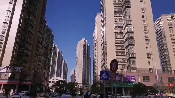 不用太好看,也不想惊艳谁,就做个憨憨,只愿眼里有光 心中有爱