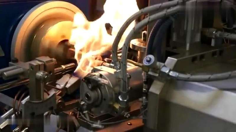 玻璃管烧炙加工过程,一直以为玻璃制品都是一气呵成的