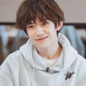 港城宝藏女孩 