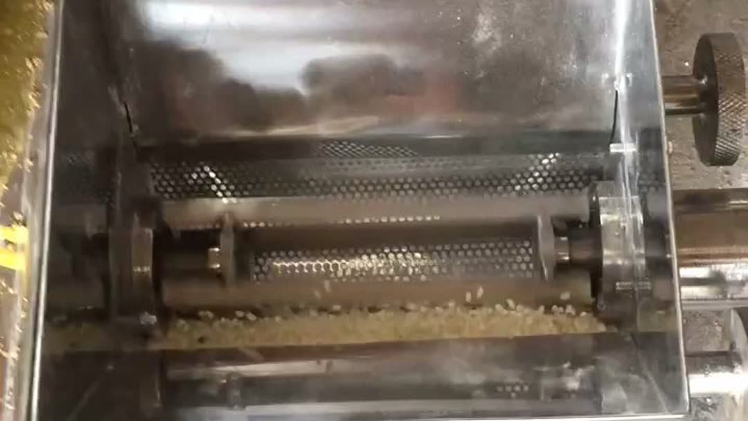 YK160摇摆颗粒机视频,实验室小设备,摇摆式制粒机!