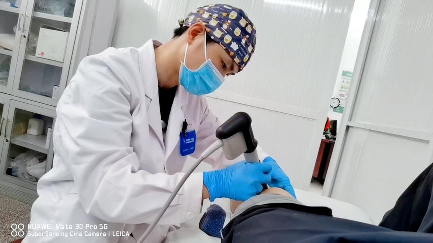 理疗、针灸6次,今天改打冲击波,希望早点治疗好。