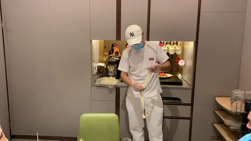 海底捞来个甩面呢#海底捞