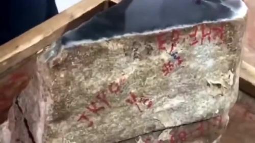 败家媳妇买回来的翡翠原石,切开后有收获?