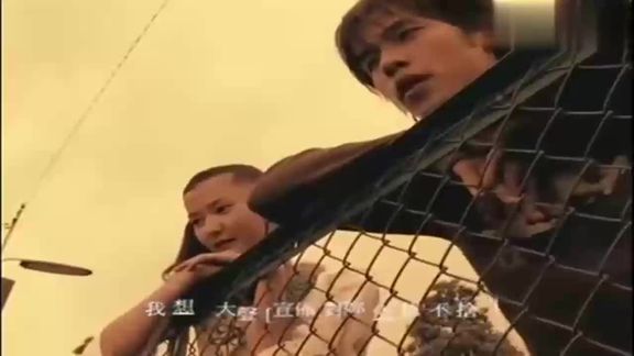 周杰伦的简单爱唱出了爱情本来的样子,MV主角好像隔壁的小姐姐