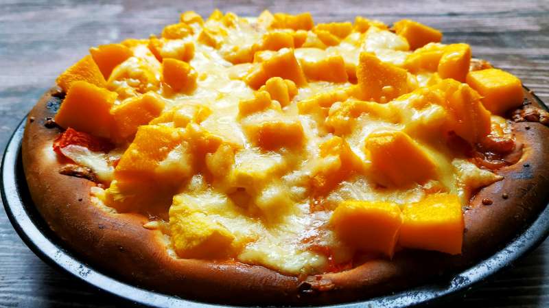 水果披萨的做法,每一块都拉丝,每一口都爆浆,伴着甜甜的果香