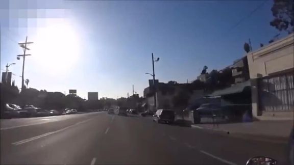 汽车正常行驶,行车记录仪拍下了这样一幕!