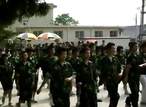 北京二中通州分校2011届军训CLIP0069