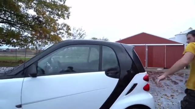 奔驰Smart到底安不安全?一番暴力测试后,场面不忍直视!