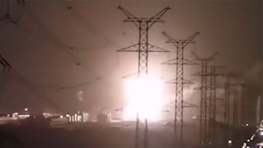 “核弹”爆炸?长沙夜晚惊现巨型“蘑菇云”,火光冲天瞬如白昼